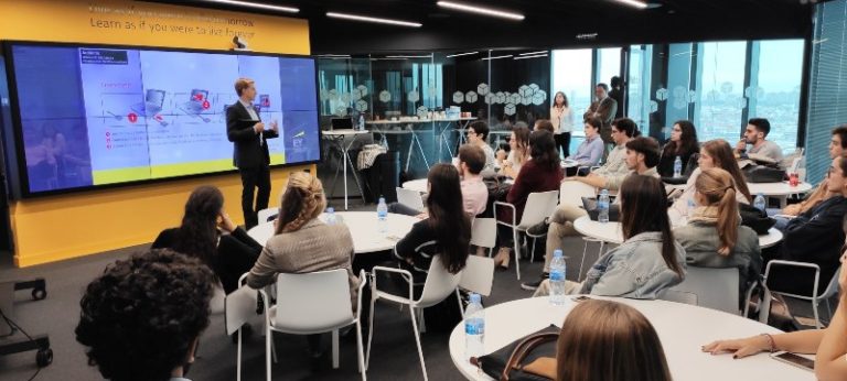 Visita a Wavespace Center, el centro de inteligencia artificial de EY - IEB