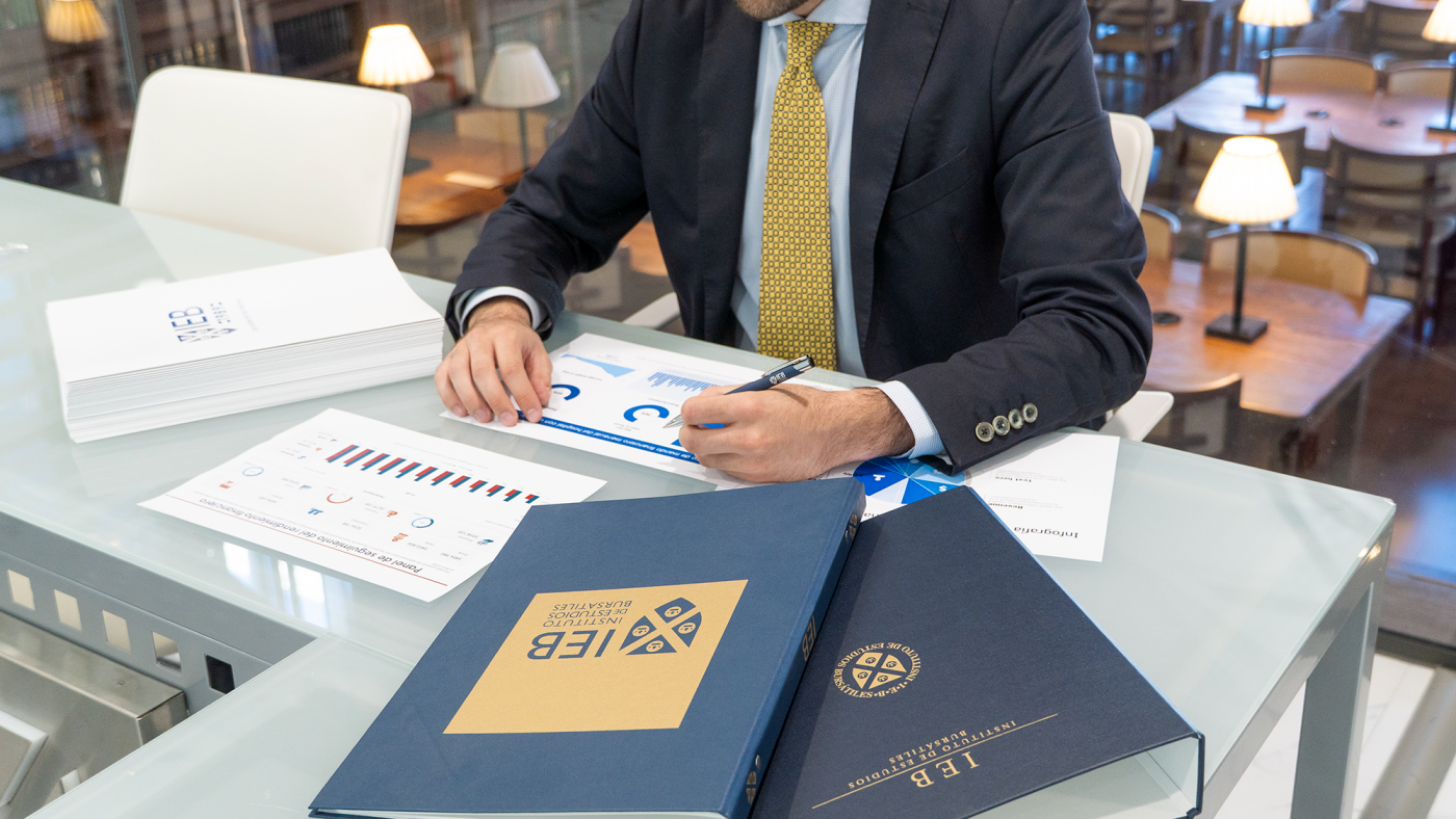 Másteres presenciales y online del IEB